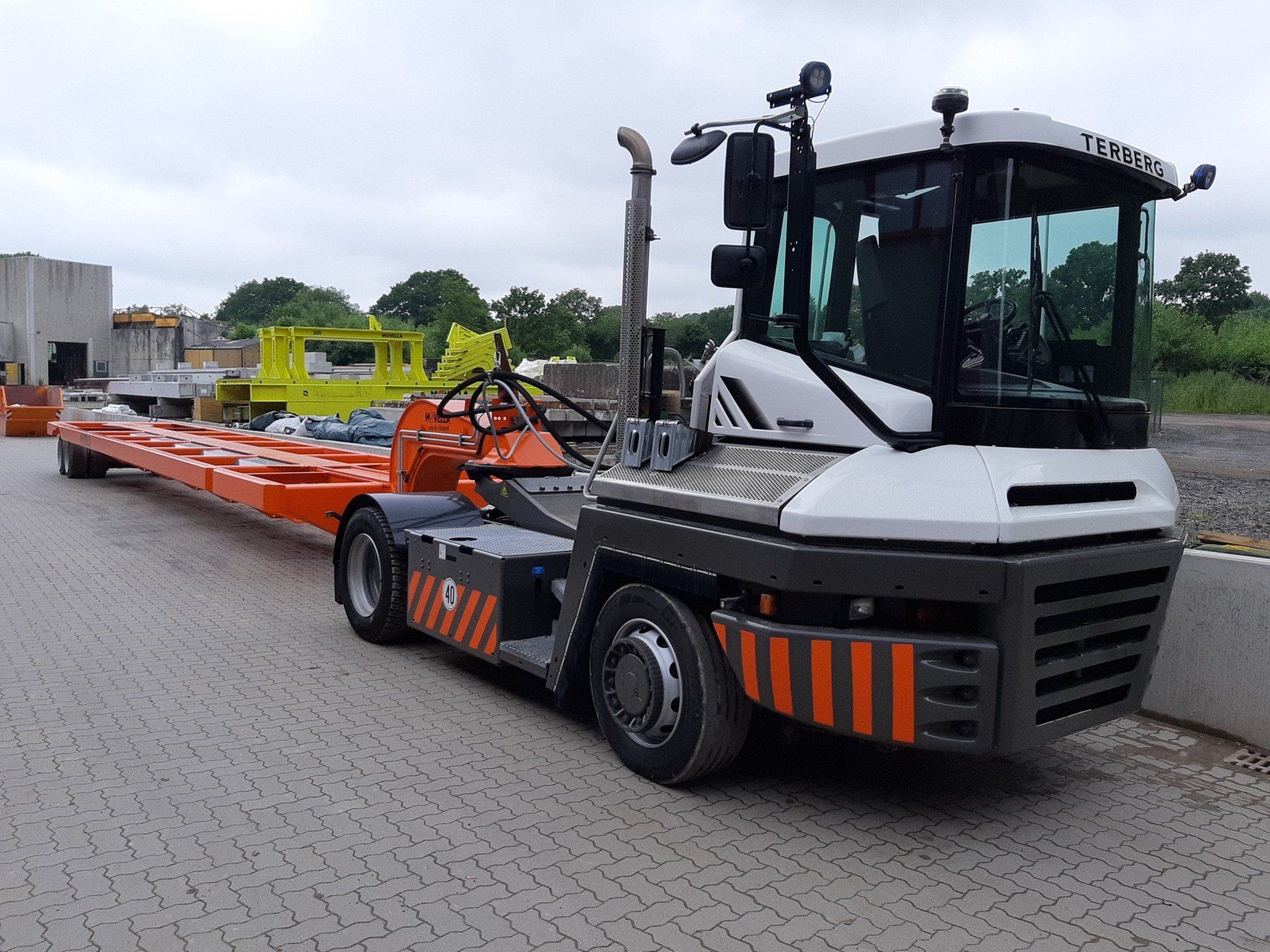 RoRo - Zugmaschine für Container Bewegungen