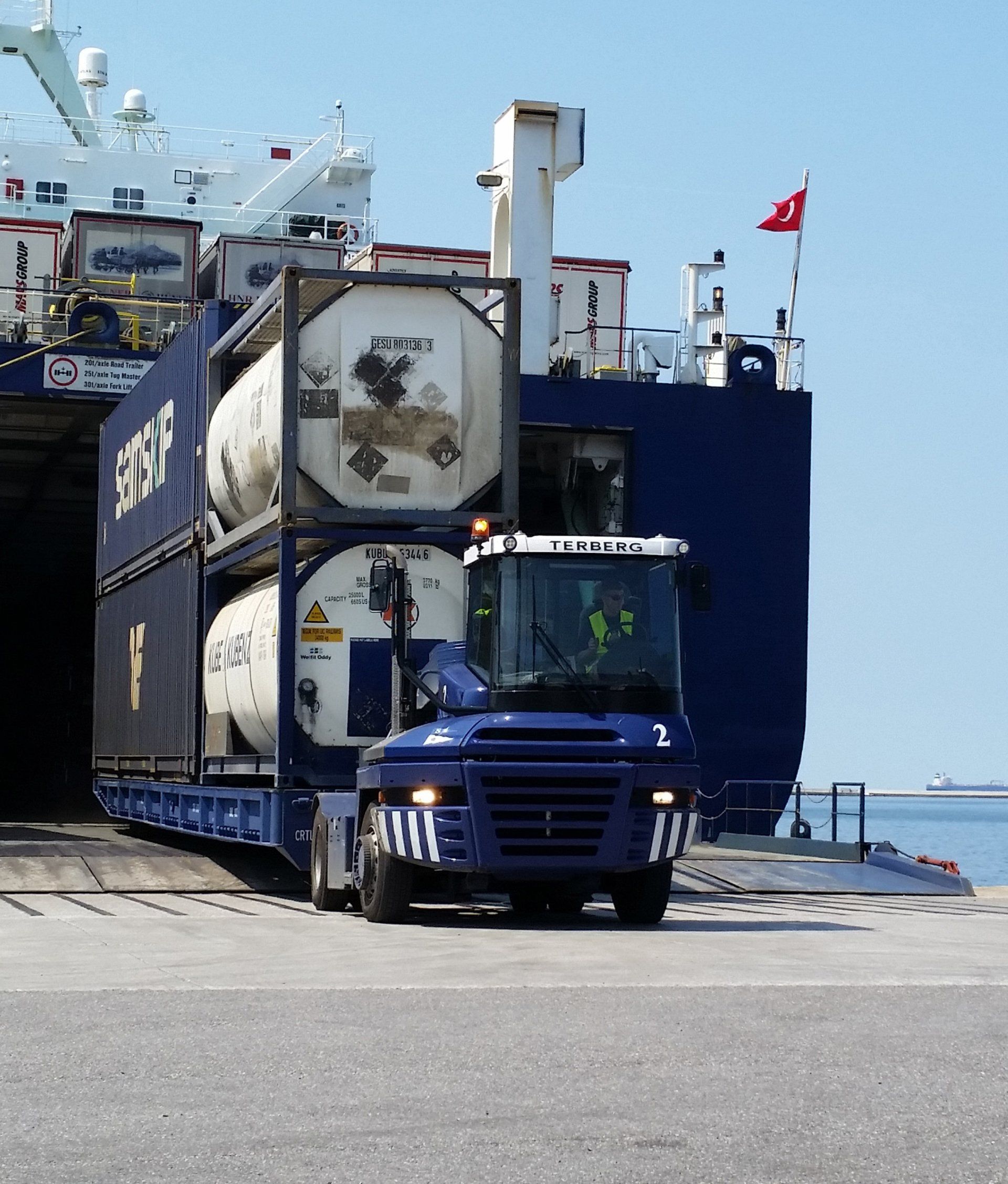 RoRo - Zugmaschine für Container Bewegungen