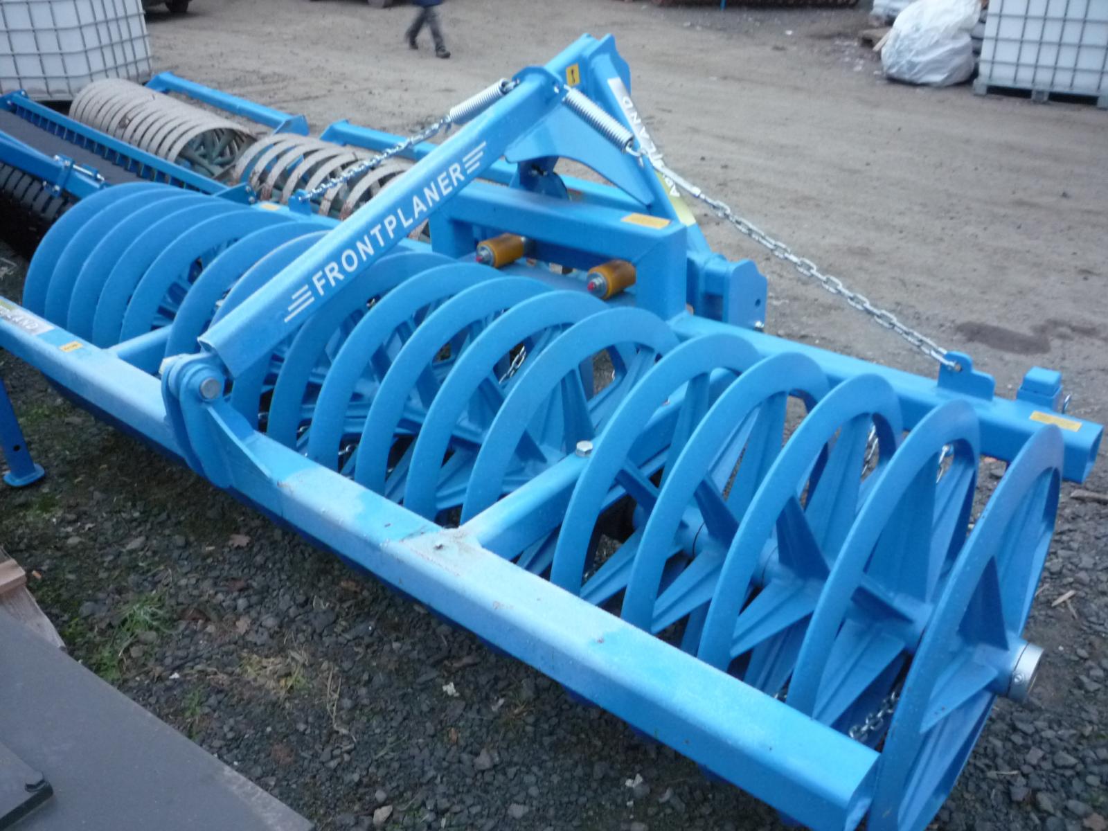 Tasse avant : Crosskill / Frontplaner