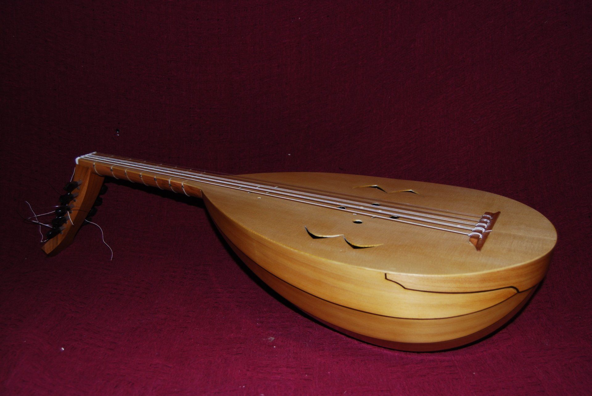 Jesús Reolid, luthier de instrumentos medievales, zanfonas.