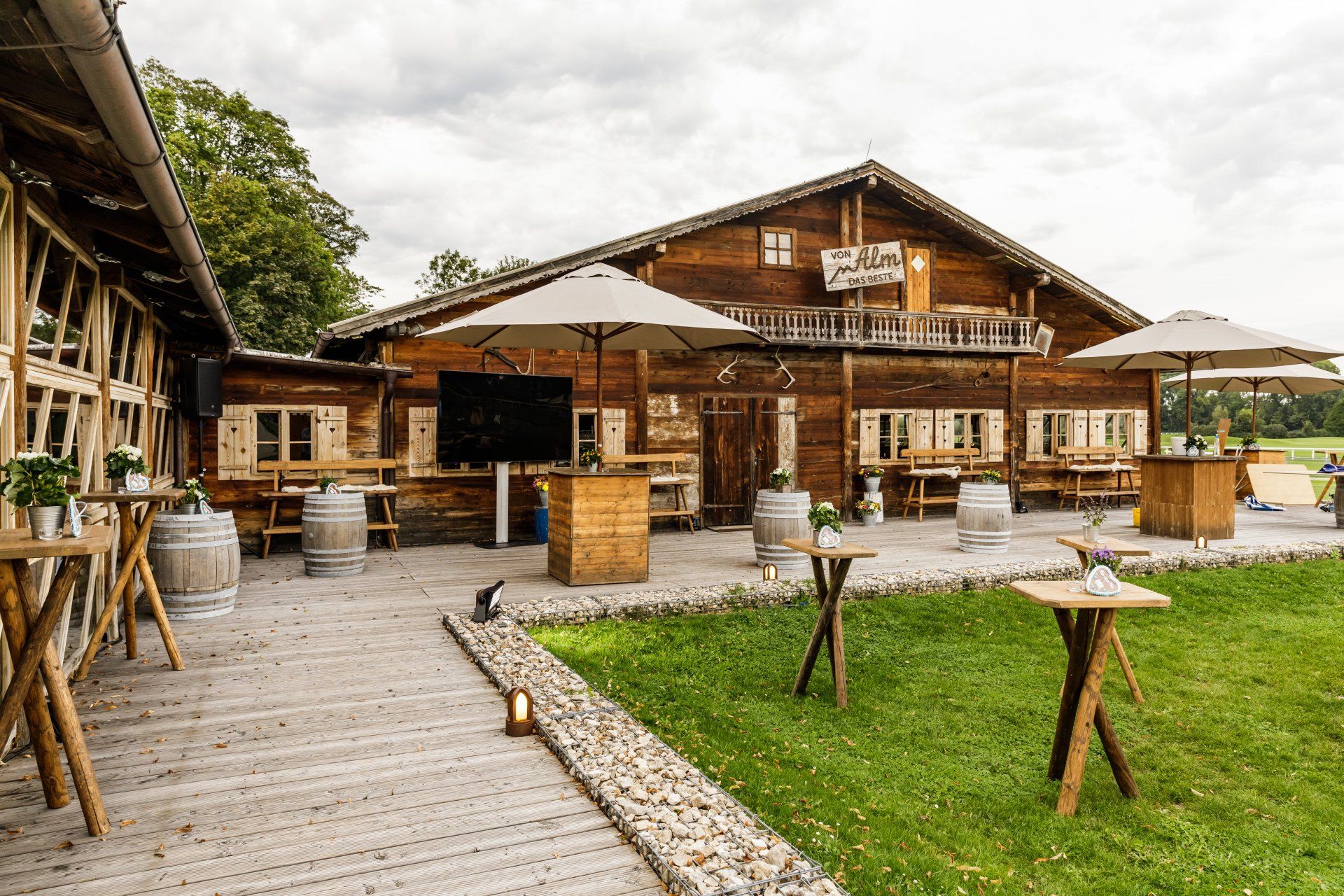 Tagen und Feiern auf der Alm in München.