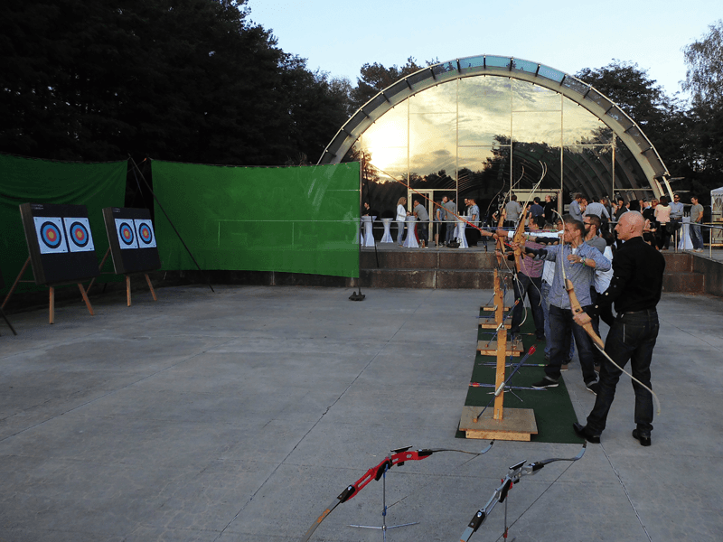 Tagung und Bogenschießen mit Team-Events.Berlin