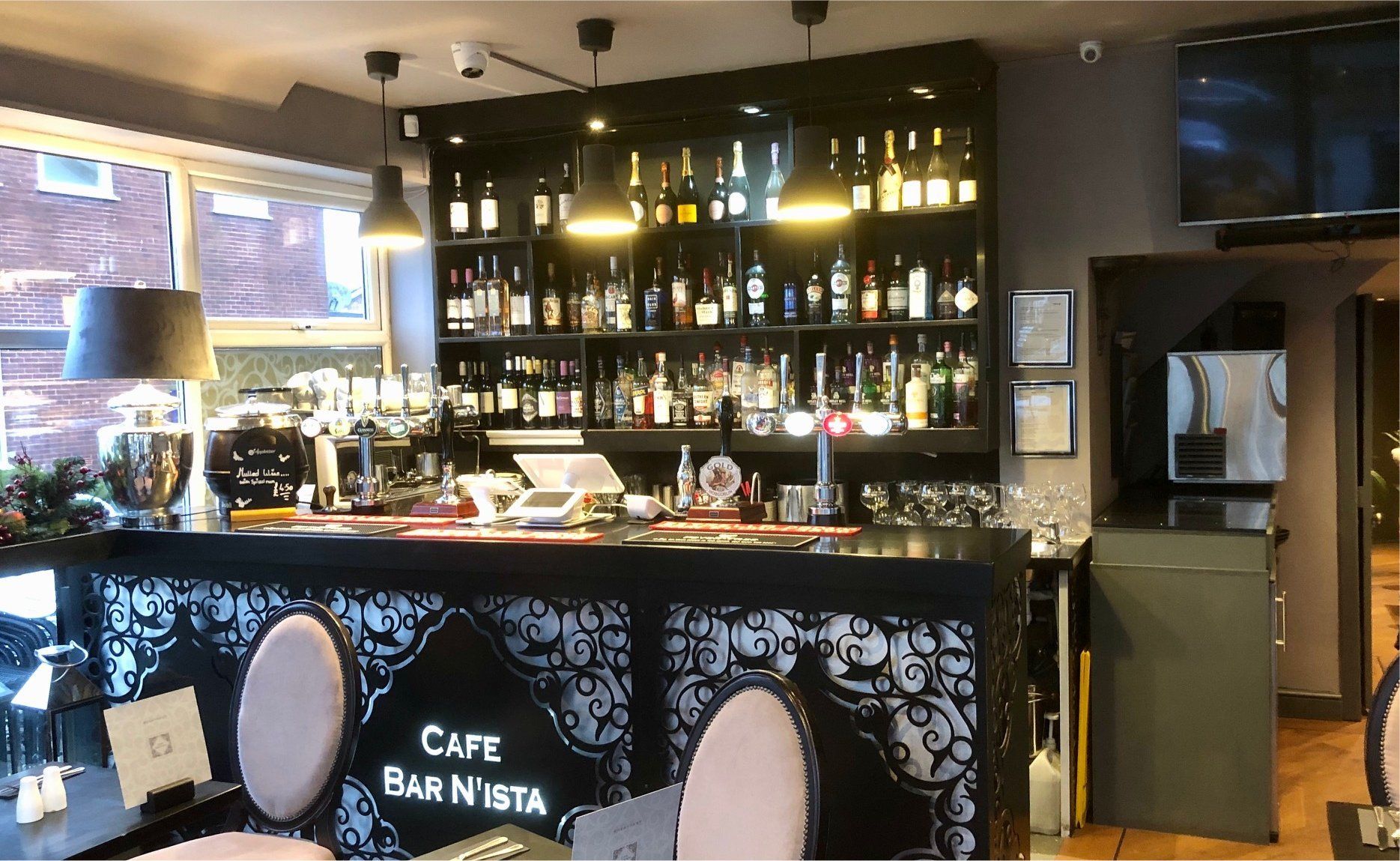 Cafe Bar N'ista Bar Bistro and Boutique Rooms in the Heart of Birkdale
