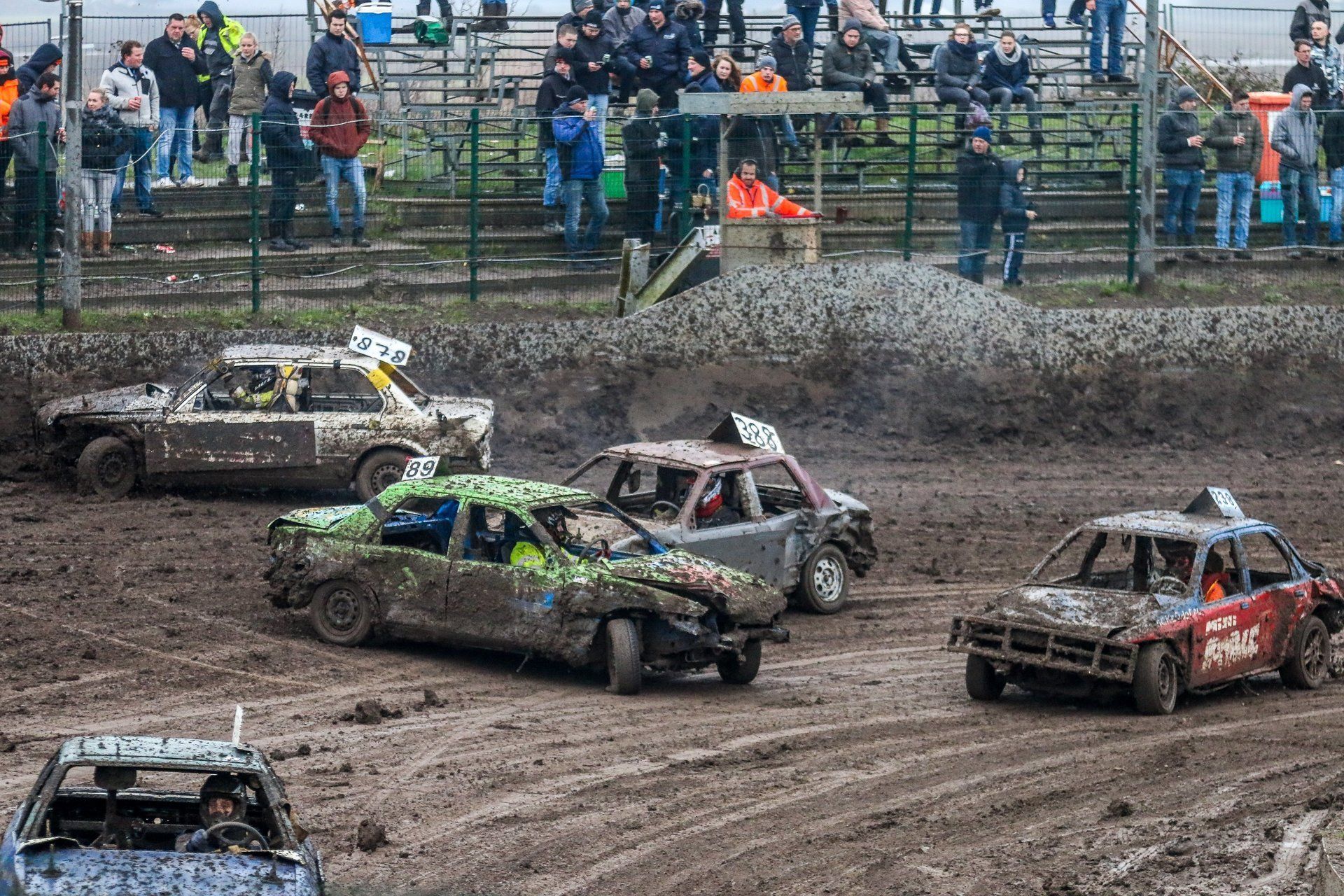 Banger Racing in Emmen \Holland am 23.12.2017
