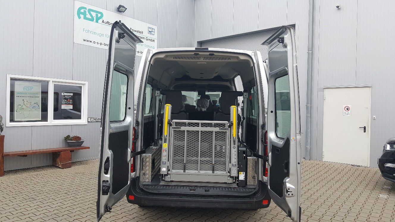 AMF Linearlift Rollstuhllifter im Heck von ASP Behindertenfahrzeuge Bremen