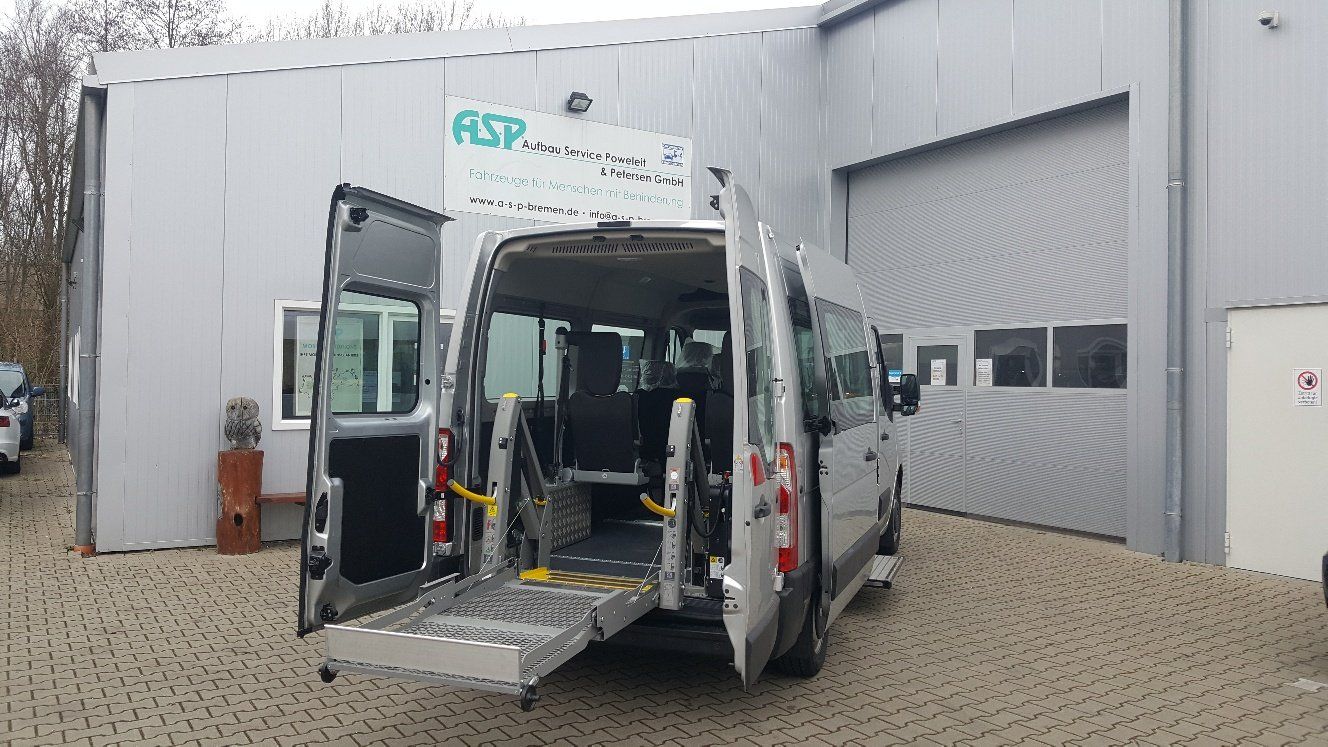 AMF Linearlift Rollstuhllifter im Heck von ASP Behindertenfahrzeuge Bremen