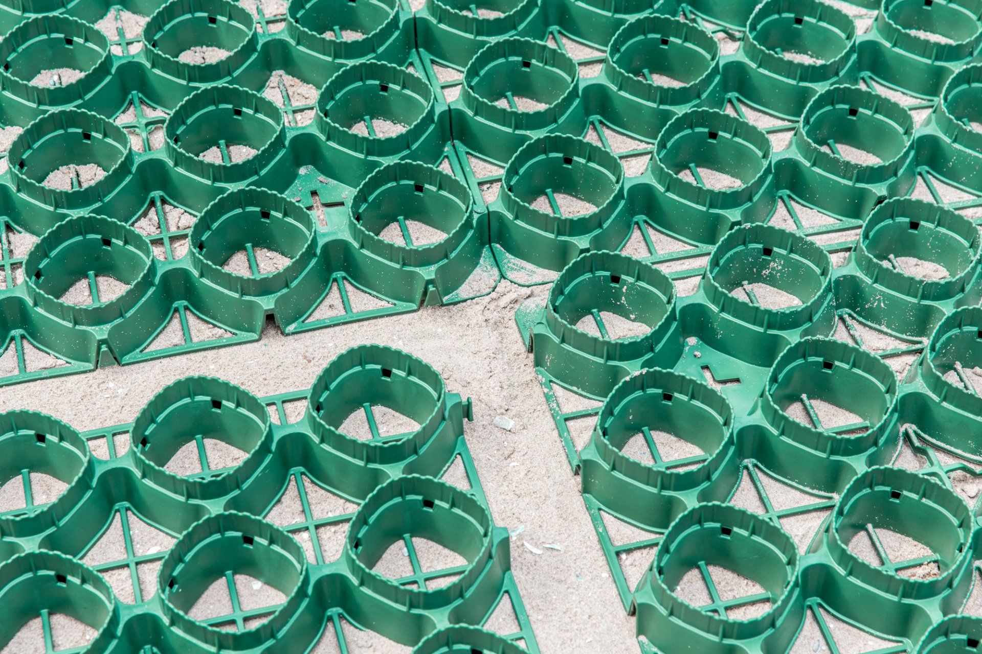 Rasengitter aus Kunststoff, befahrbare Rasenwaben