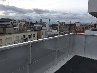 Protection balcon Plexiglas : barrière et garde corps sur mesure