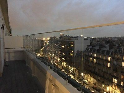Protection balcon Plexiglas : barrière et garde corps sur mesure