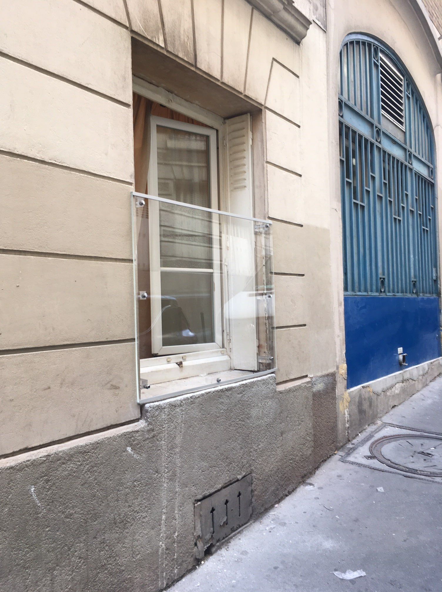 Sécurité fenêtre : protection, brise vue et garde corps plexiglas