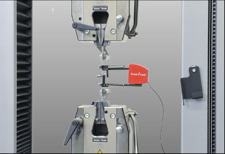 Tensile-Compression Machine / Machine de Traction-Compression