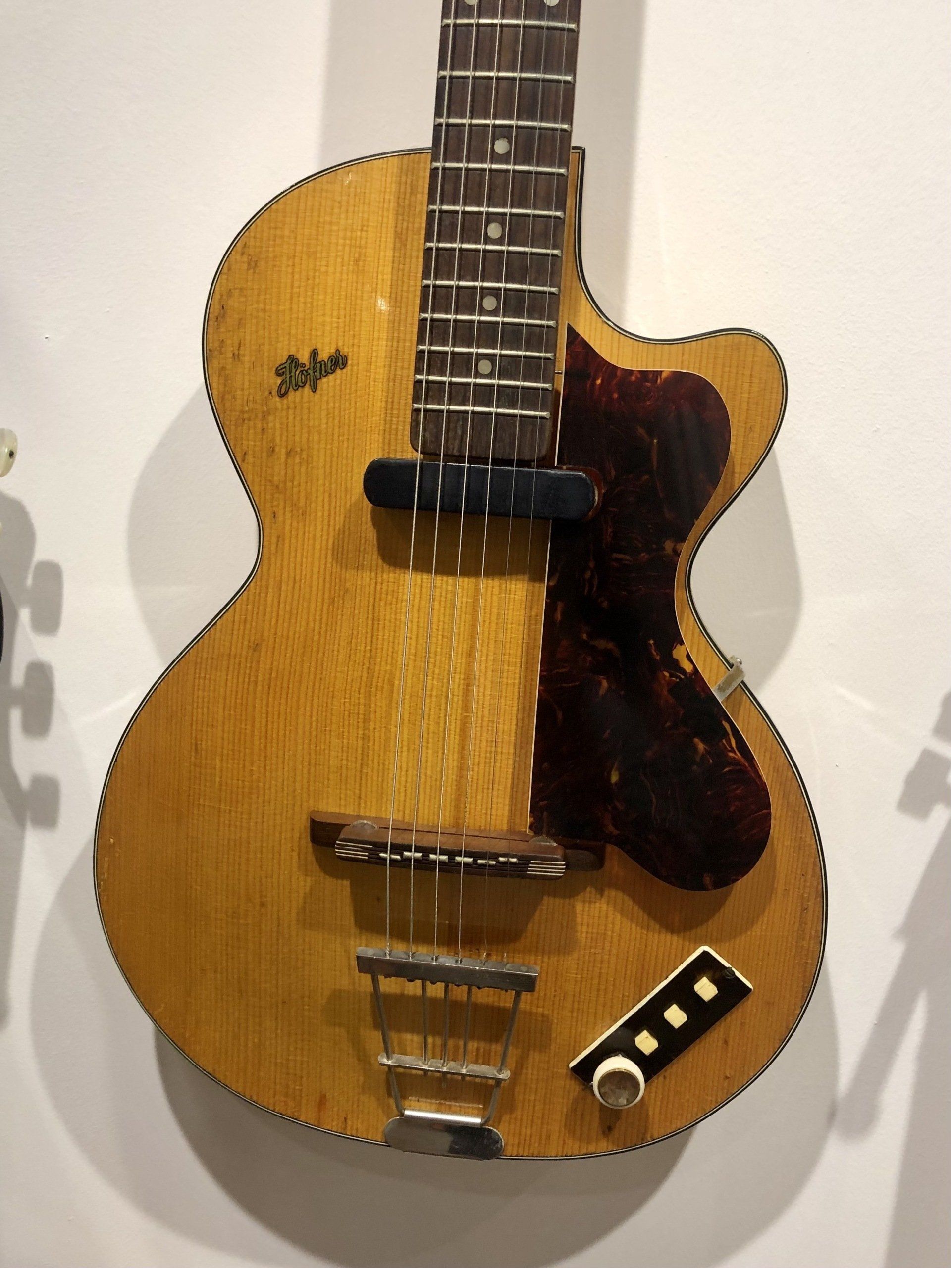 Vintage Rare & Retro Guitars