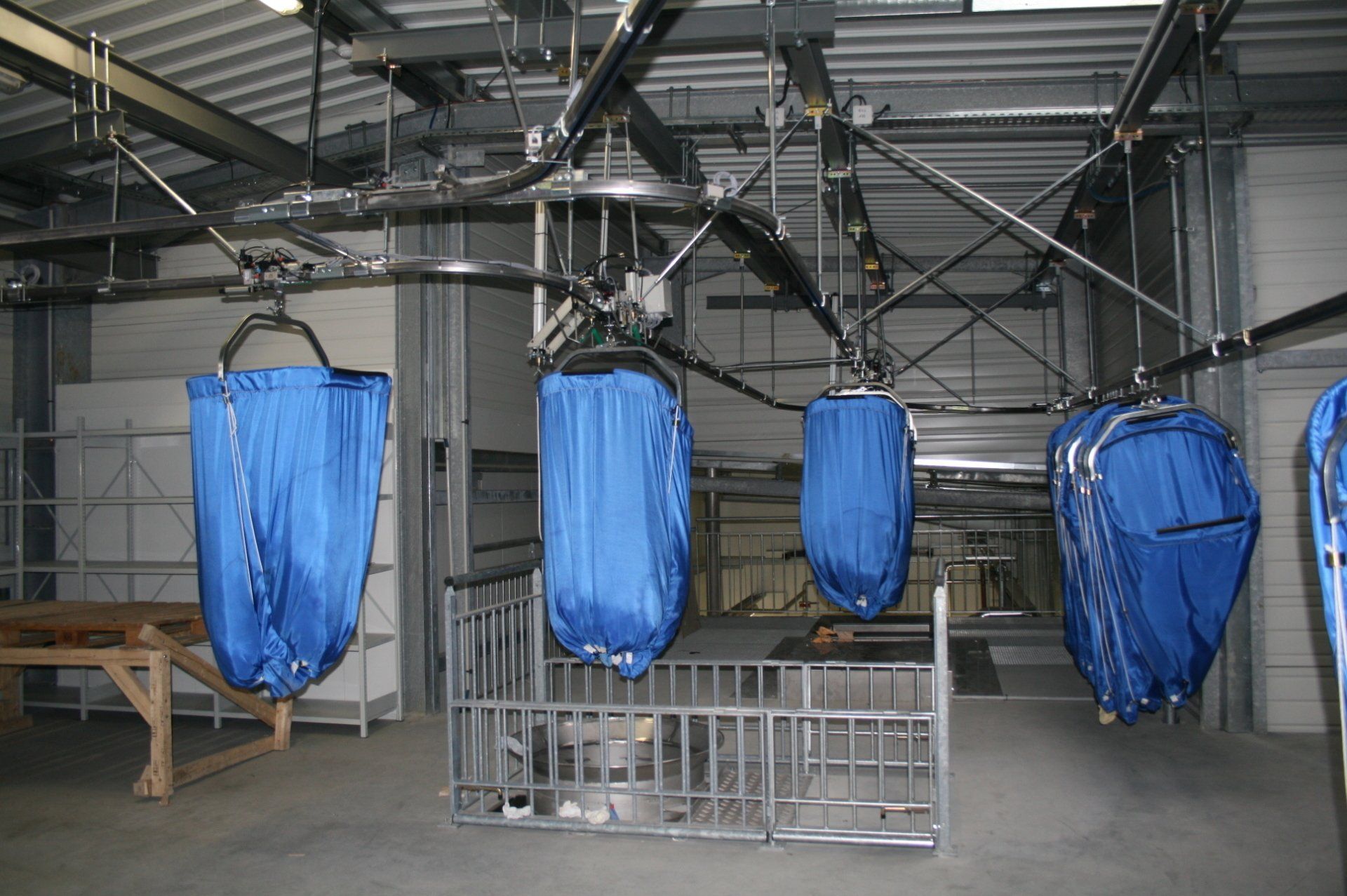 Convoyeur aérien de tri et de stockage de sling Blanchisserie - CMAT