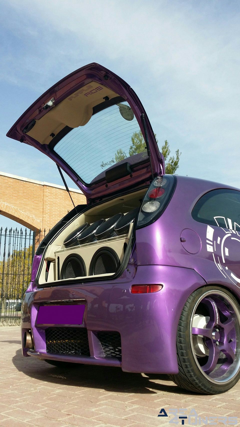 REPORTAJE COCHE TUNING AREA4TUNERS Opel Corsa Purple Ride Bubble
