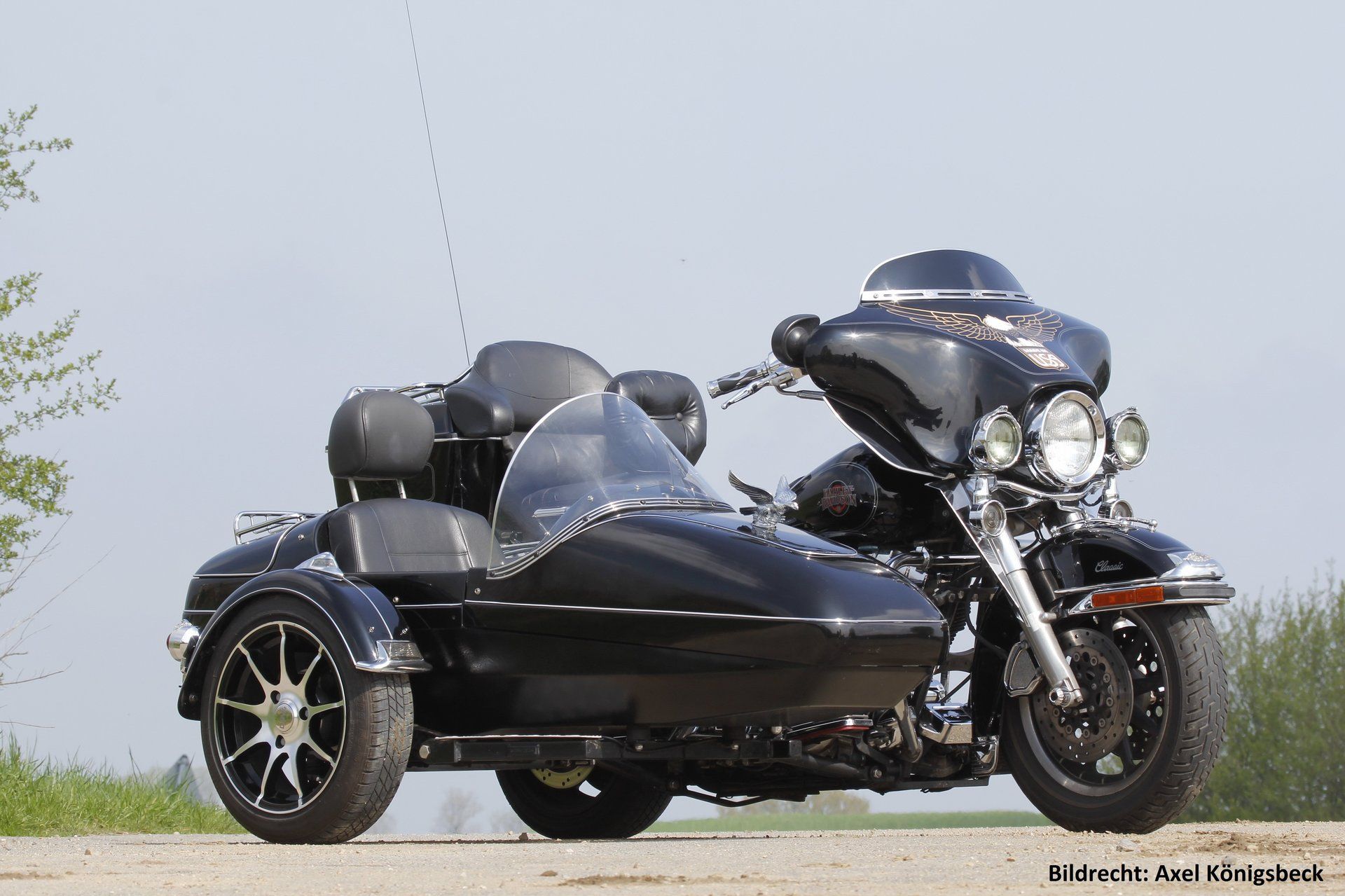 wir sind motorrad beiwagen hersteller - smooth gfk einsitzer zum aufklappen