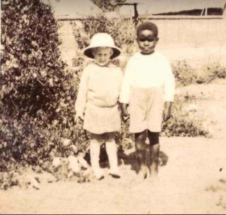 Kaunda's Struggles / a country's study
