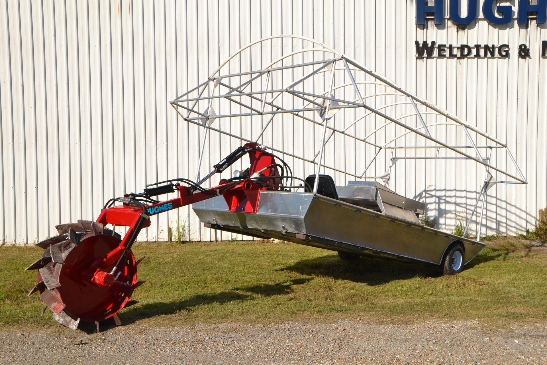 Rear-wheel drive boats