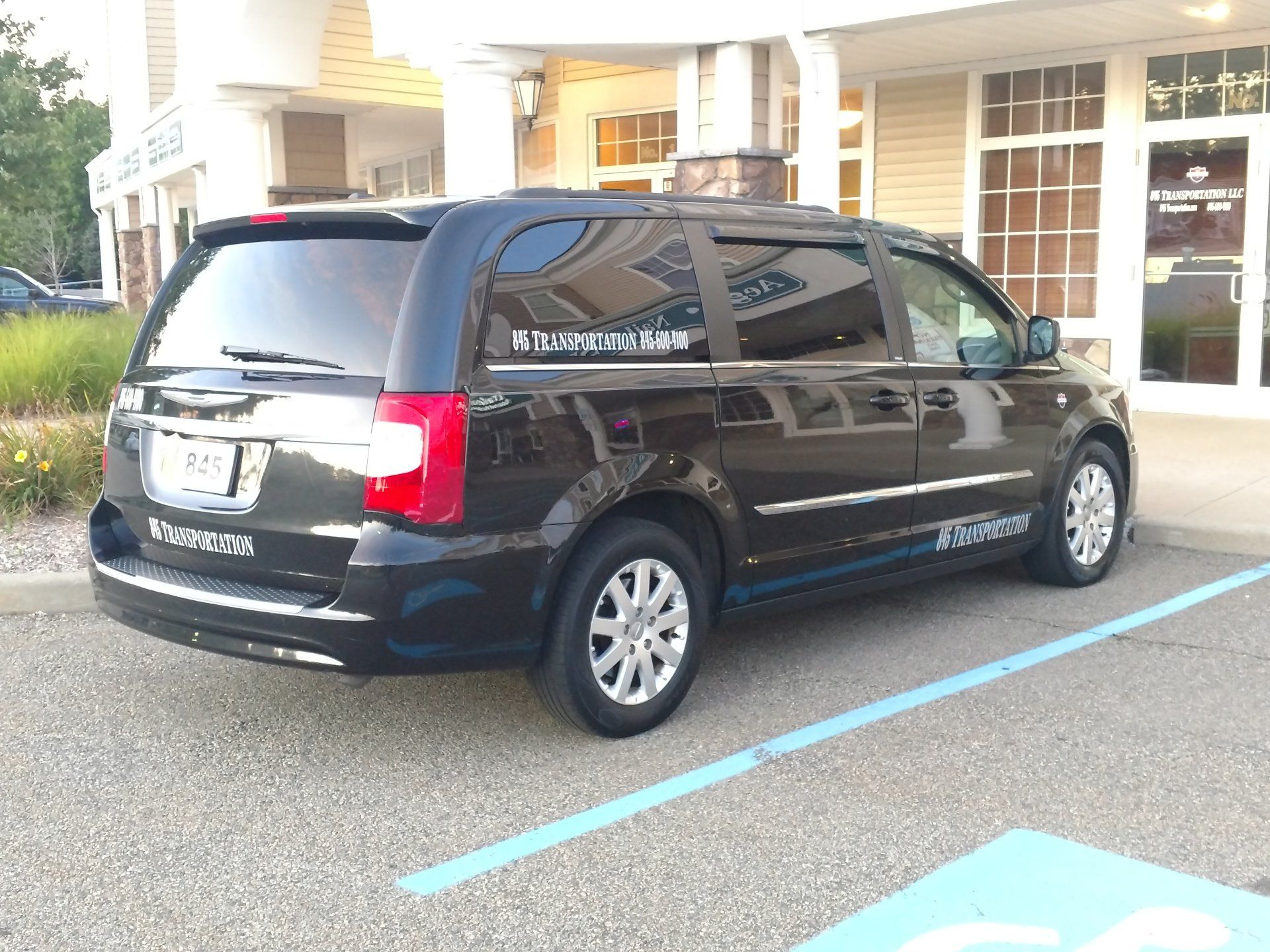 845 Six Passenger Van Small Medium Group Transportation Taxi