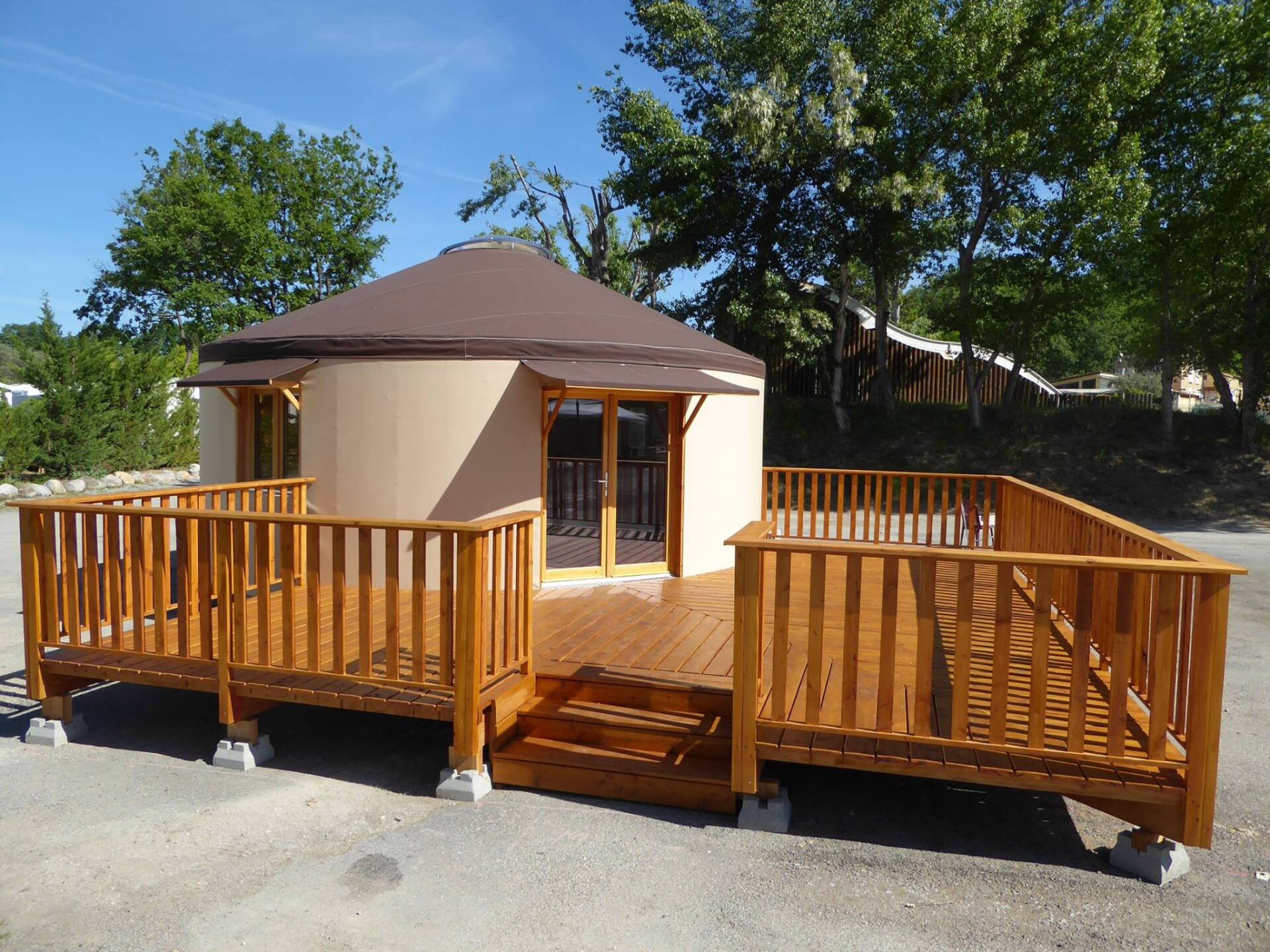 H2BC, yourte ossature bois, maison écologiques rondes en bois