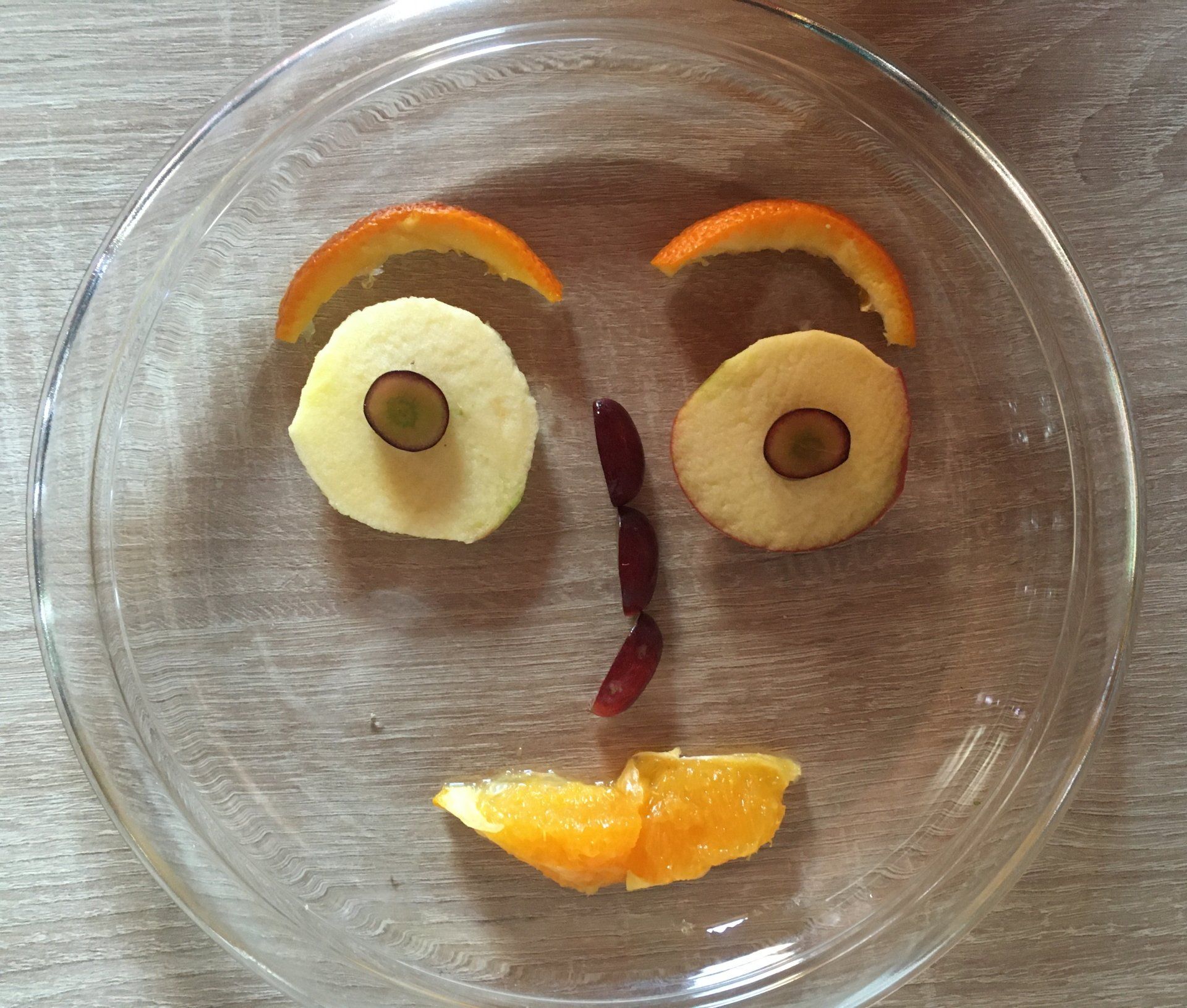 Gesichter und Tiere aus Obst und Gemüse