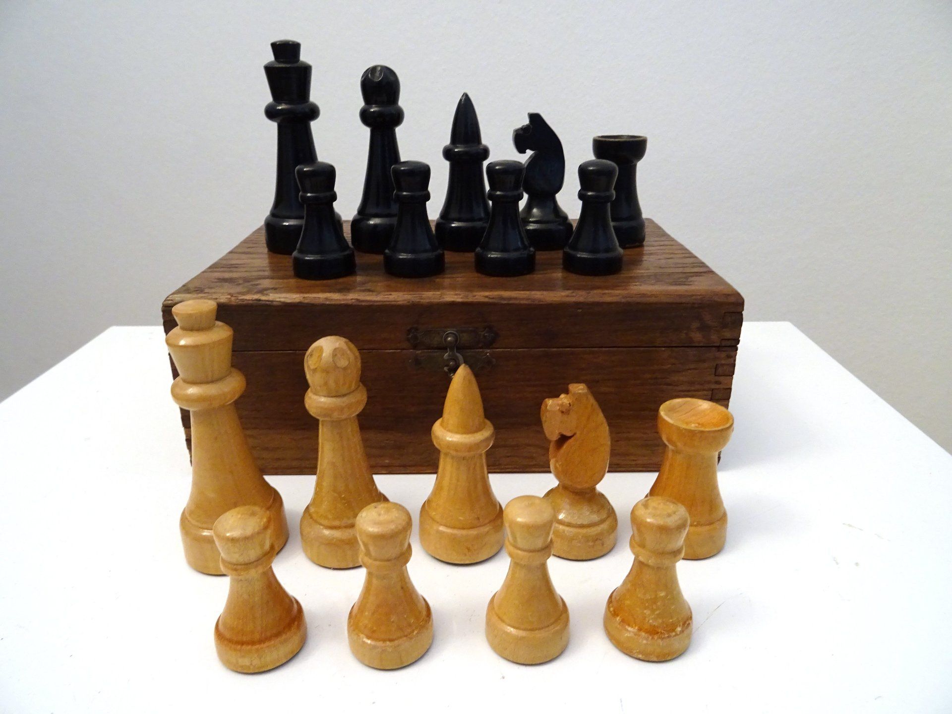 Antique chess sets, chess pieces, Antike Schachfiguren