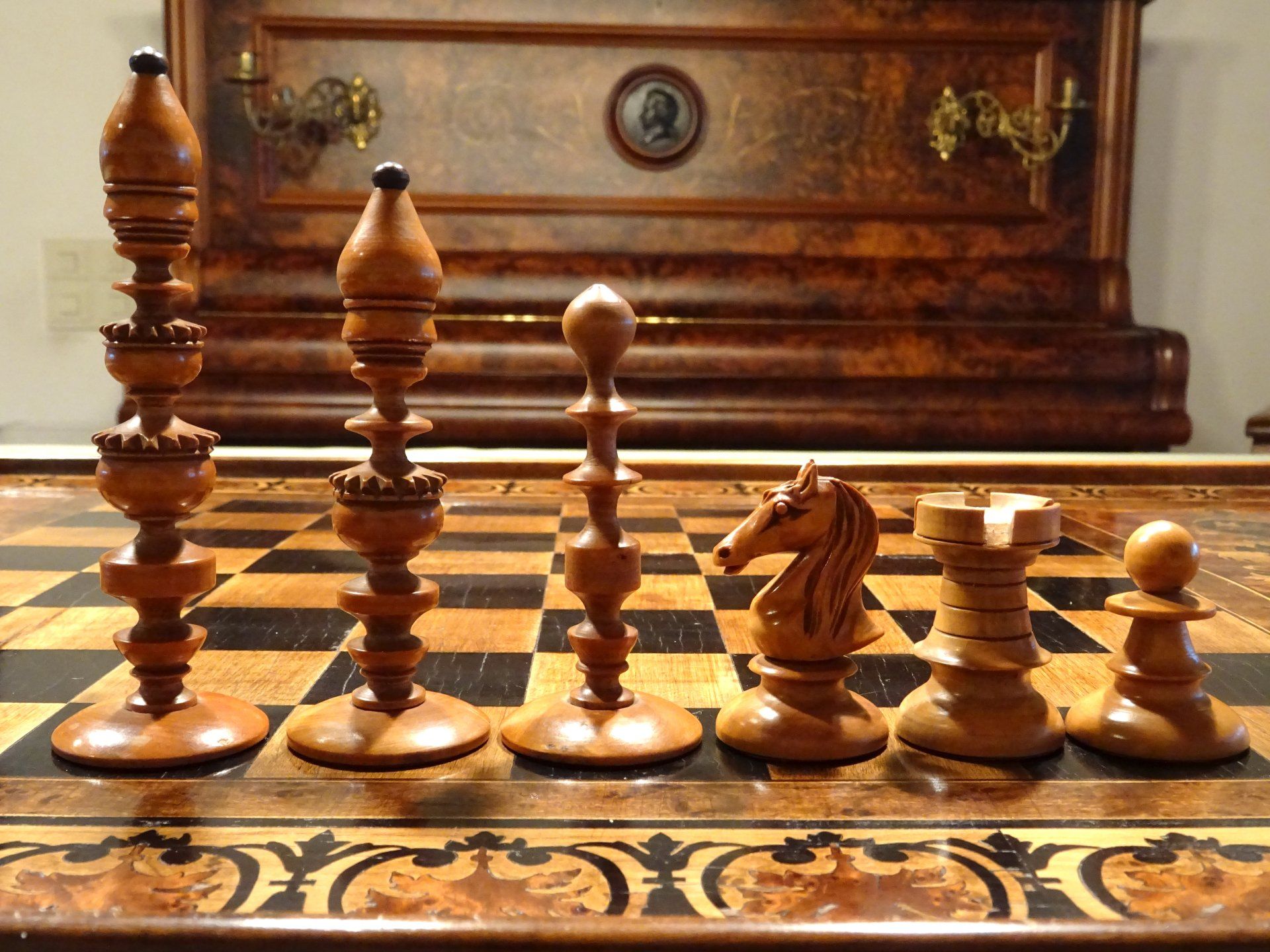 Antique chess sets, chess pieces, Antike Schachfiguren