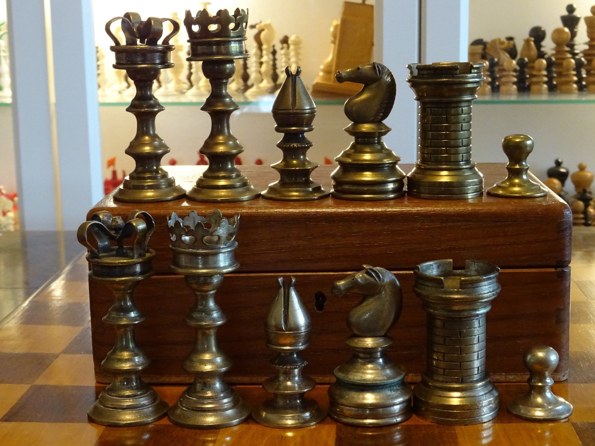 Antique chess sets, chess pieces, Antike Schachfiguren