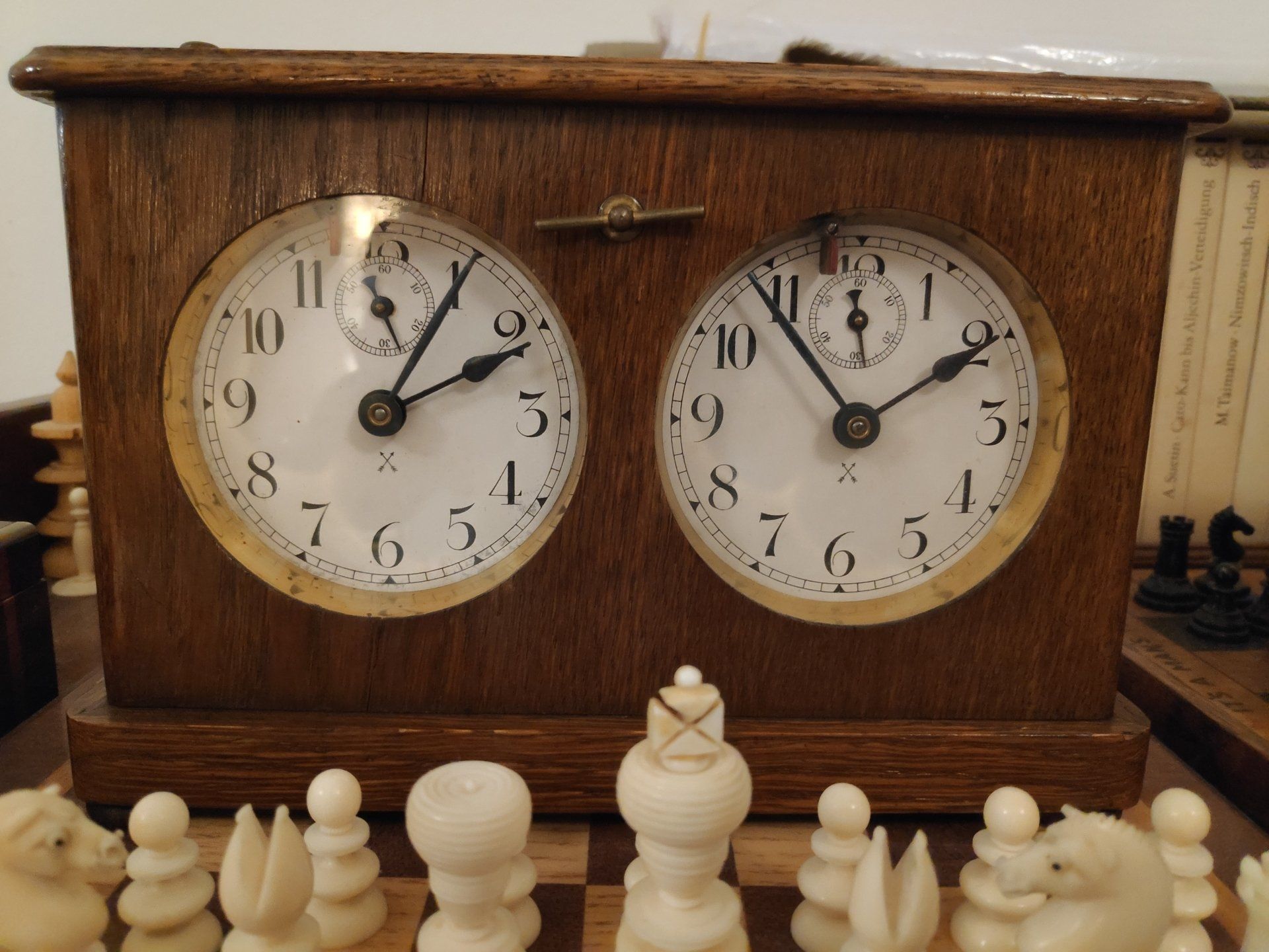 Antique chess clocks, chess timers, Antike Schachuhren