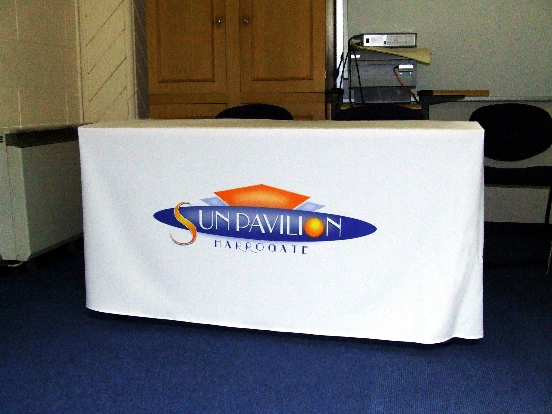 Printed tablecloth material types