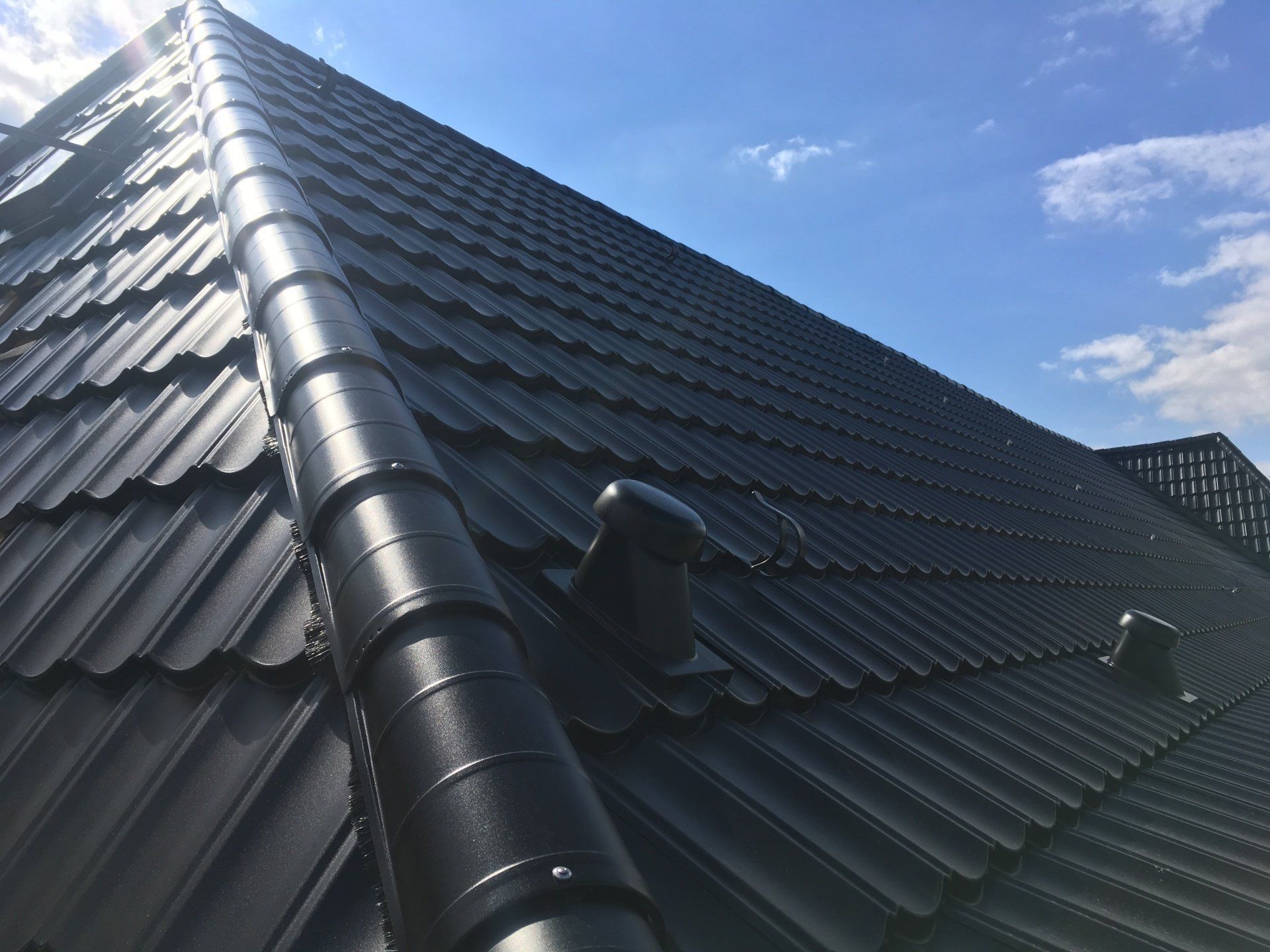 13.09.2019 - Dacheindeckung mit leicht Metallplatten