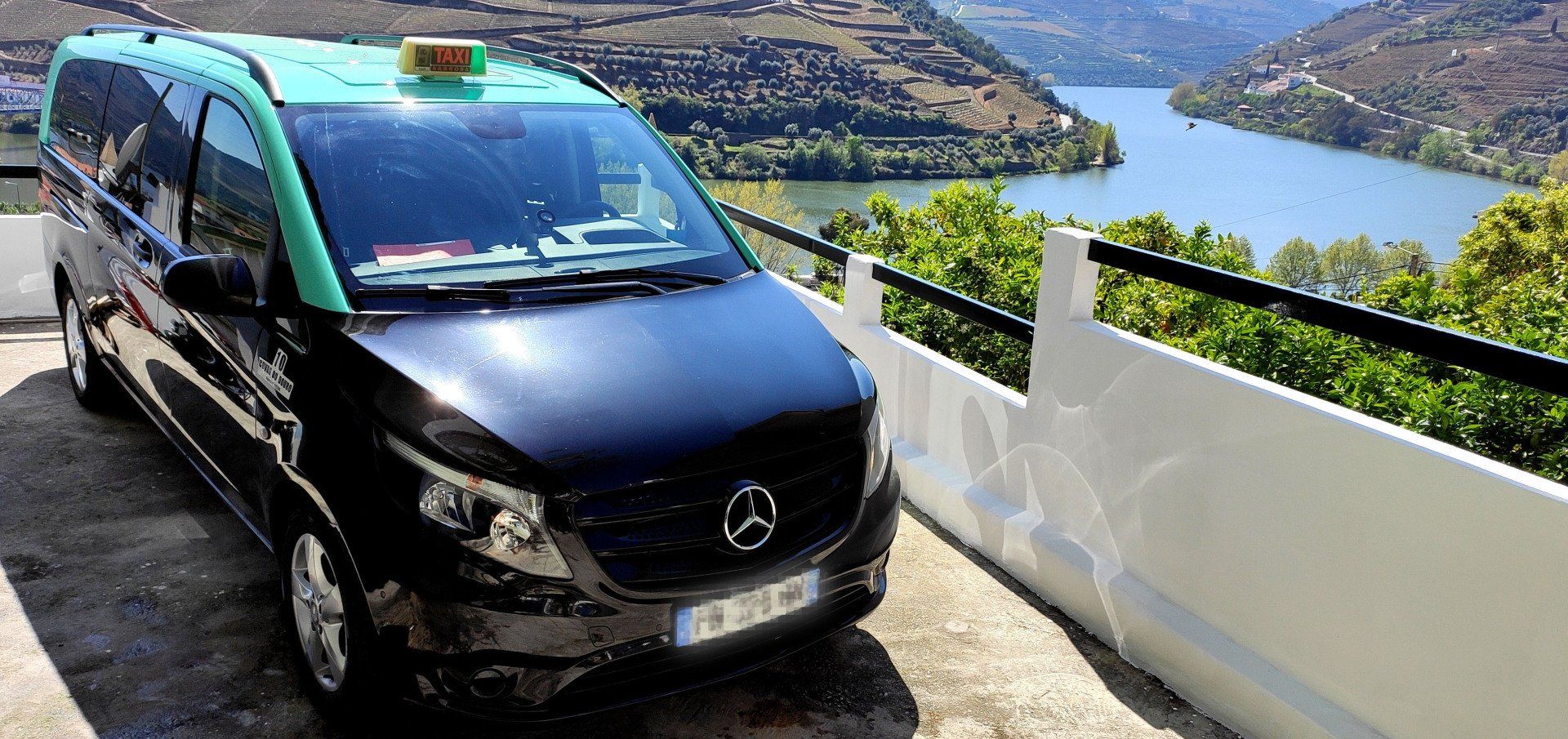 Taxi Taxis do Douro Pinhão River Valley tour turism Porto airport ...